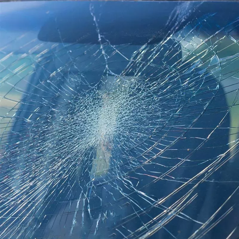 Vidro do carro partido: O que fazer? | Glassdrive