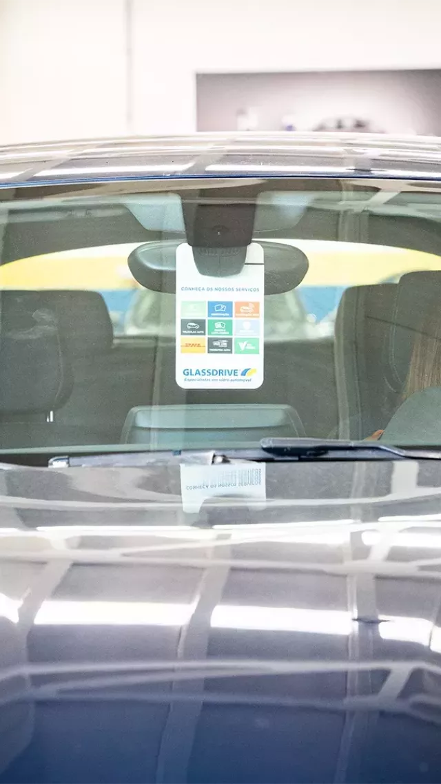 Vidro do carro partido: O que fazer? | Glassdrive